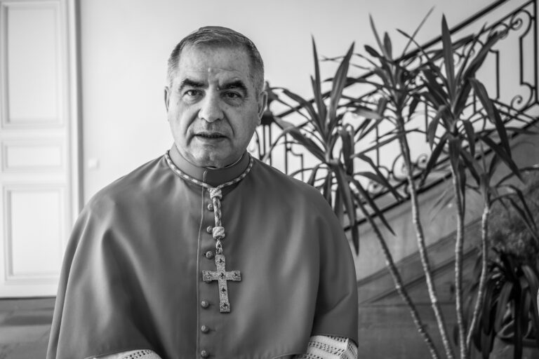 Papa Francesco telefona a Becciu: "Puoi tornare nel Concistoro ...