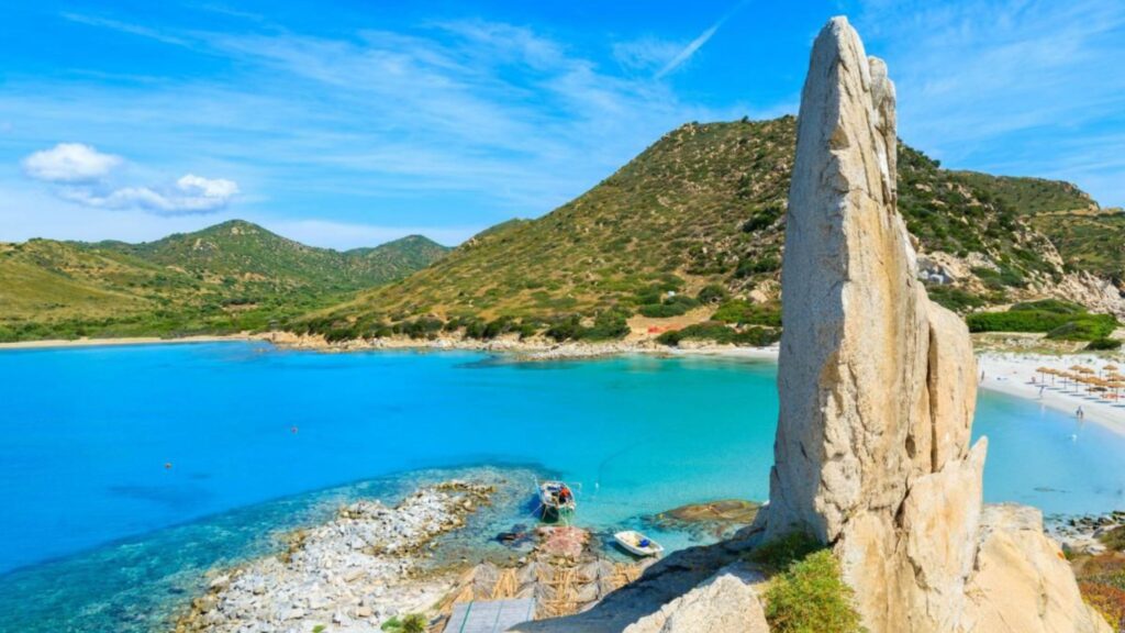 Punta Molentis, limiti dopo l'incendio: no ad ombrelloni in assenza di ...