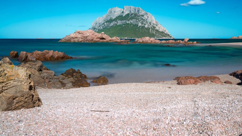 Resort di lusso a Cala Finanza: la Regione si oppone al via libera del ...